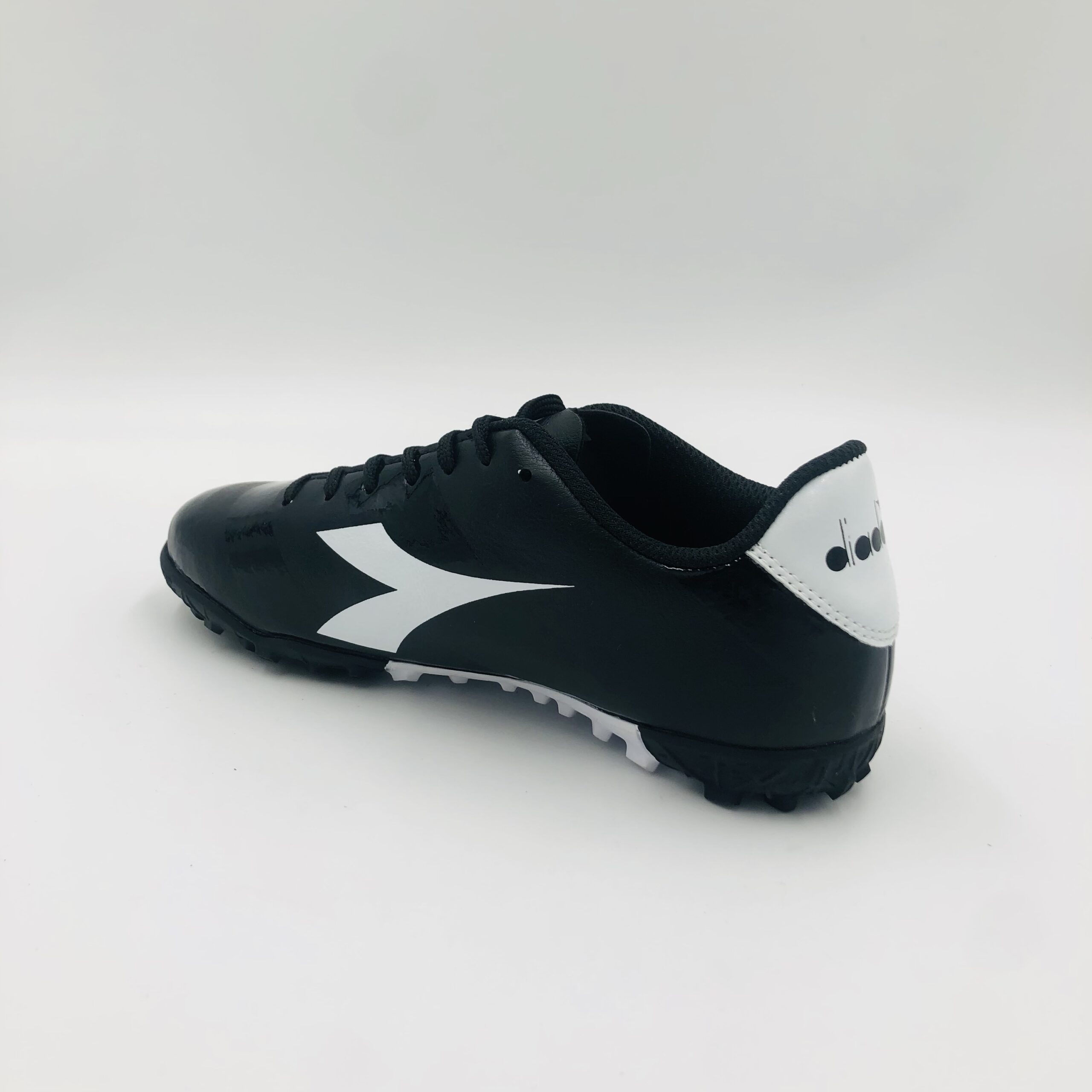Diadora Dynamo Black/White Unisex Indoor Soccer Boot - Shoe World